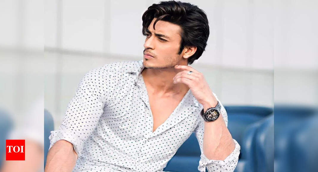 Actor John Bhattacharya bags a new project - Times of India