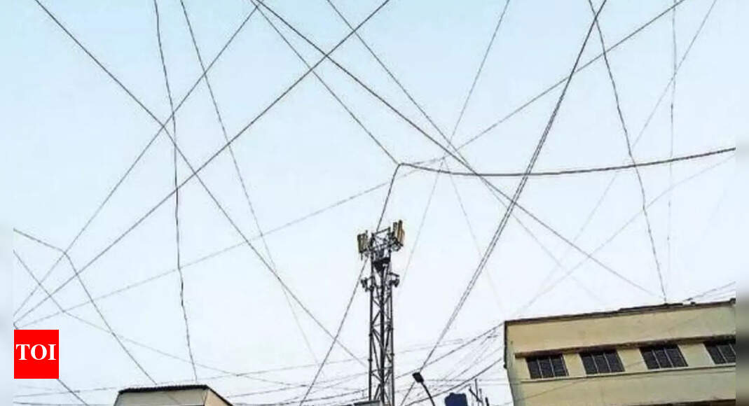 Civic body begins clearing overhead cables in Kerala | Kochi News ...