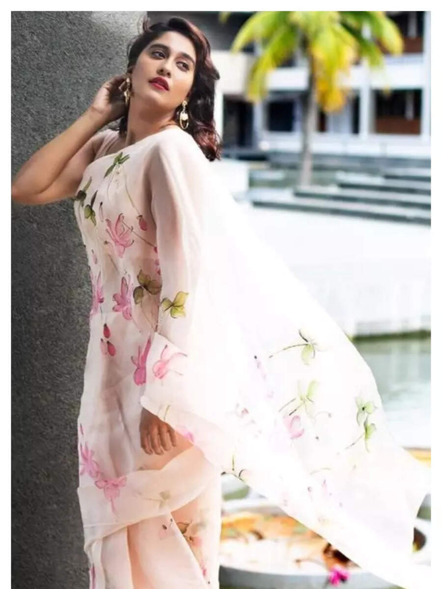 Regina rocks in saris | Times of India