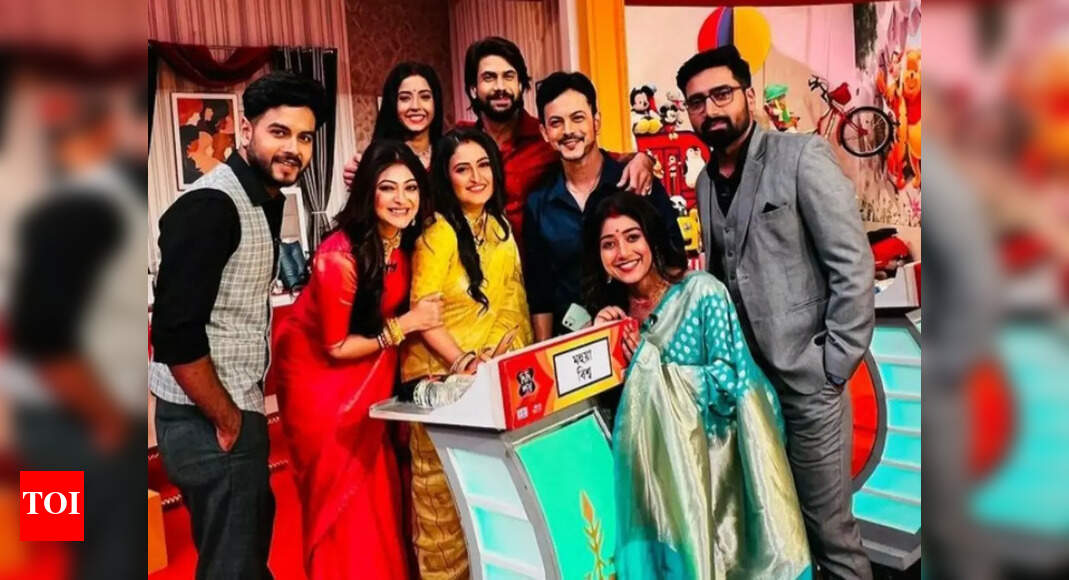 Rooqma Ray, Biswajit Ghosh, Aratrika Maity, Sohini Banerjee and others ...