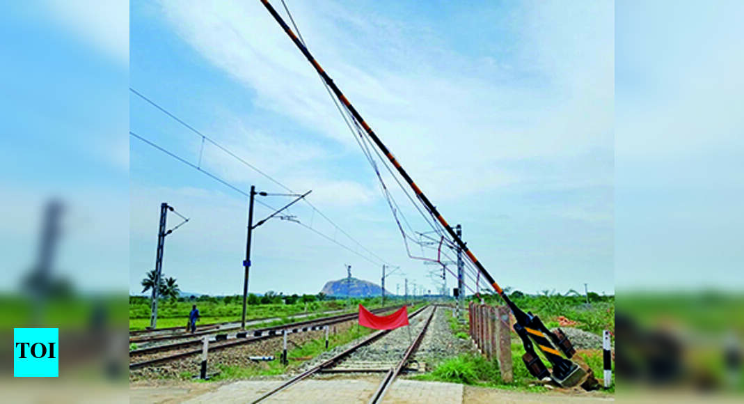 Karuvelampatti: 3 Trains Delayed After Lorry Rams Railway Gate ...
