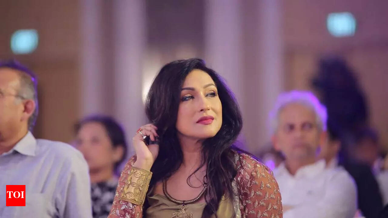 Victor Banerjee Wife