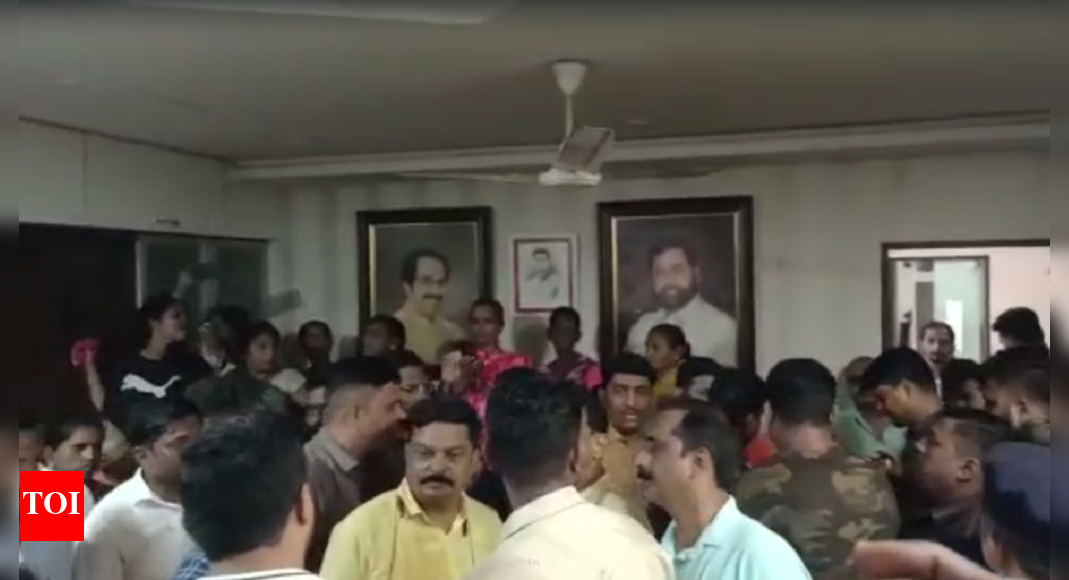 Uddhav Thackeray and Eknath Shinde supporters clash at Shiv Sena's Dombivli shakha | Thane News ...