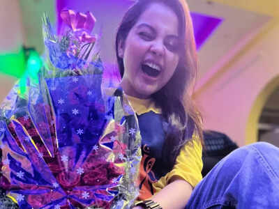 Birthday girl Nabanita Das enjoys a midnight celebration - Times of India