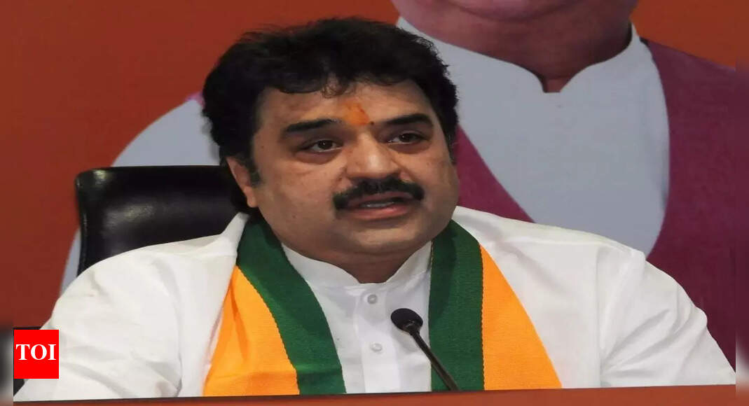 Congress: Chandigarh: Kuldeep Bishnoi quits, Congress woos Sampat Singh ...