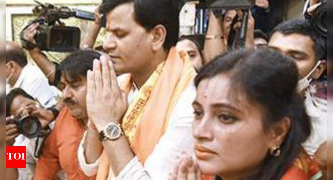 Maharashtra: Judge takes stern view of Amravati MP Navneet Rana and her ...