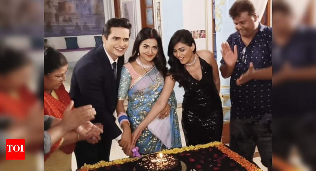 Mithai cast celebrates completion of 100 episodes, an interesting twist ...