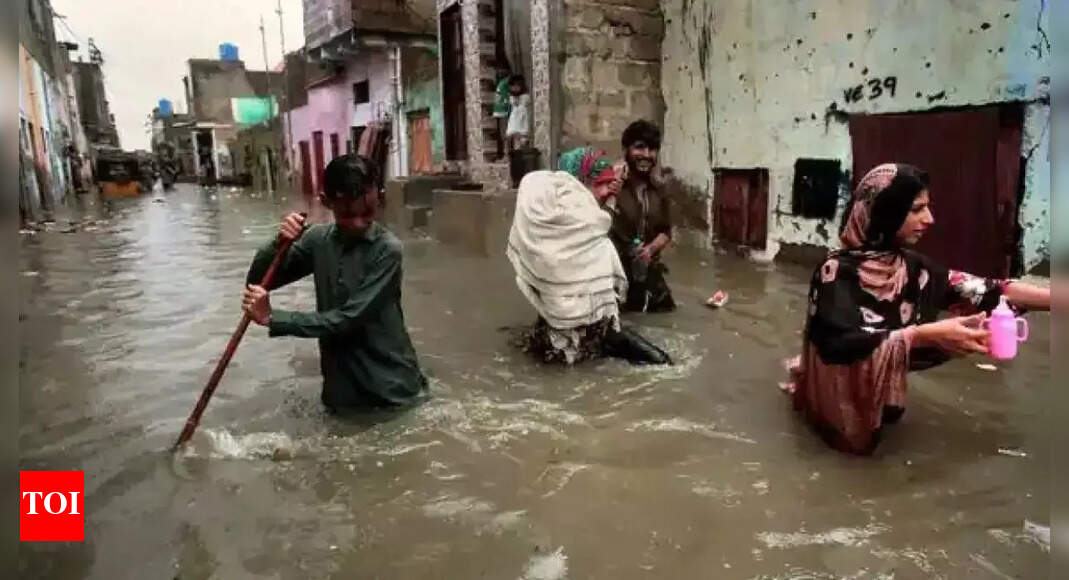 Flash floods kill 550 in Pakistan in heaviest rains in decades - Times ...