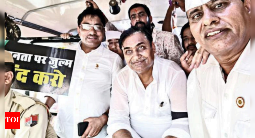 Jaipur: Congress stages protest over inflation, unemployment | Jaipur ...