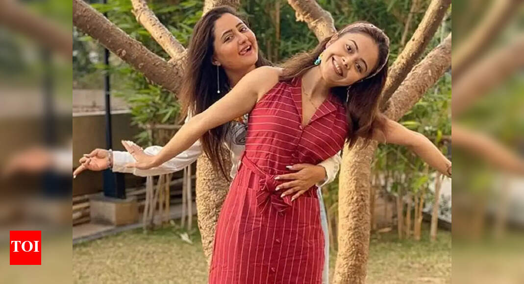 Rashami Desai Devoleena Bhattacharjee End Their Fight Friendship Day
