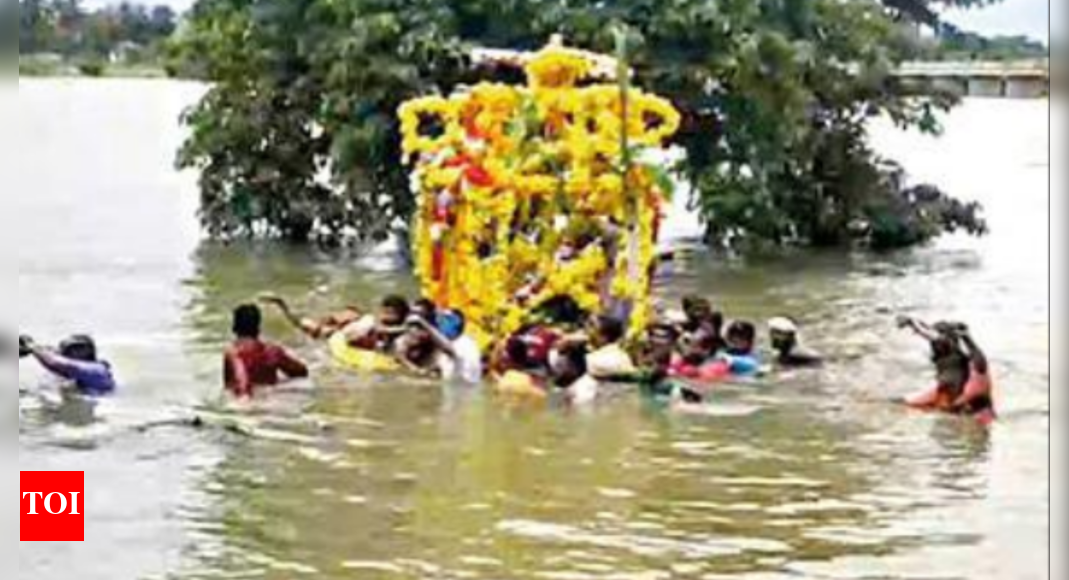 Villagers Carry Corpse In Procession, Wade Through Swollen Cauvery ...