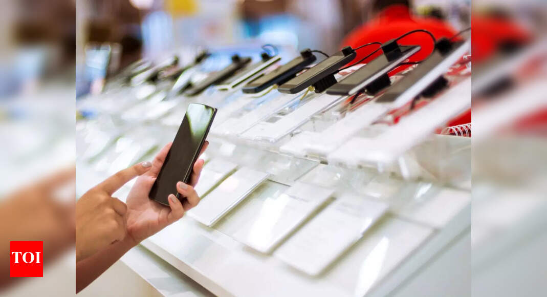 Most 'popular' premium phones in India are from these three brands ...
