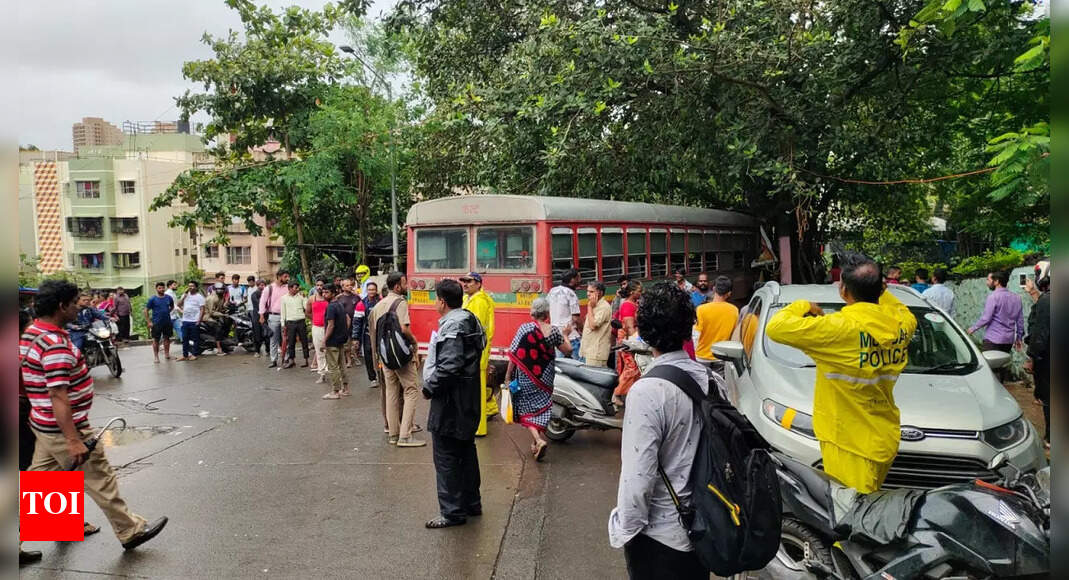 Mumbai: Five people injured in bus crash at Dindoshi after driver loses ...