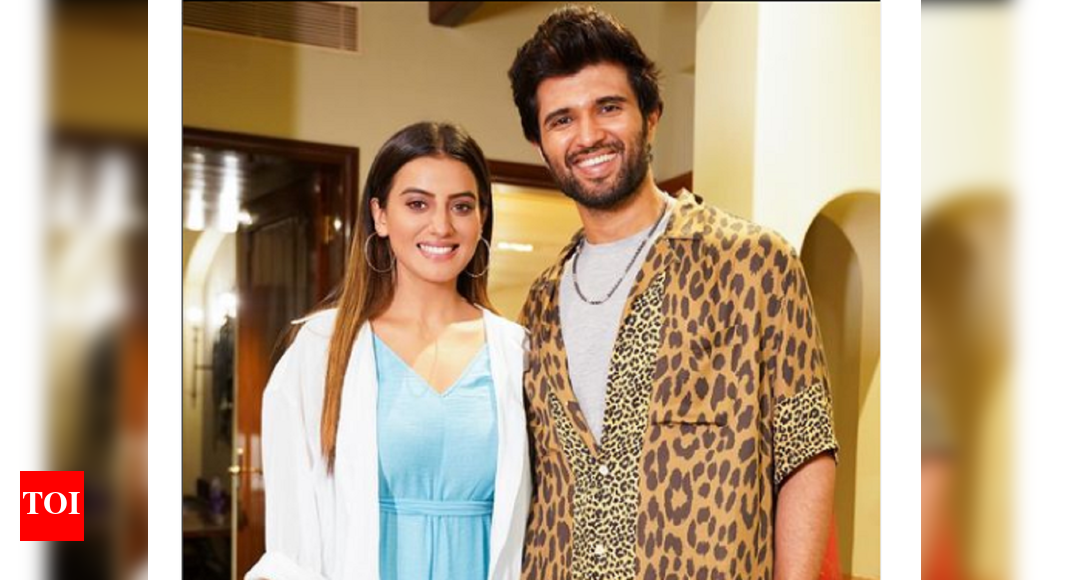 Akshara Singh pens a beautiful note as she met Vijay Deverakonda ...