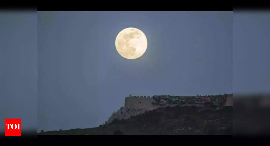 Sturgeon moon tonight: How to watch last supermoon of the year - Times ...