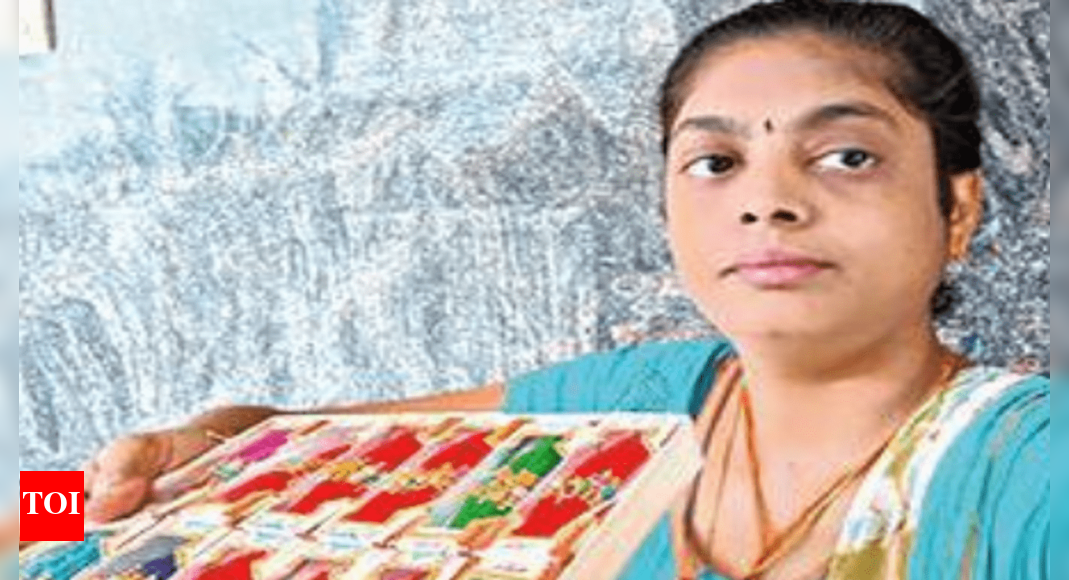 Ballari woman sends 900 raakhis to soldiers | Bengaluru News - Times of ...