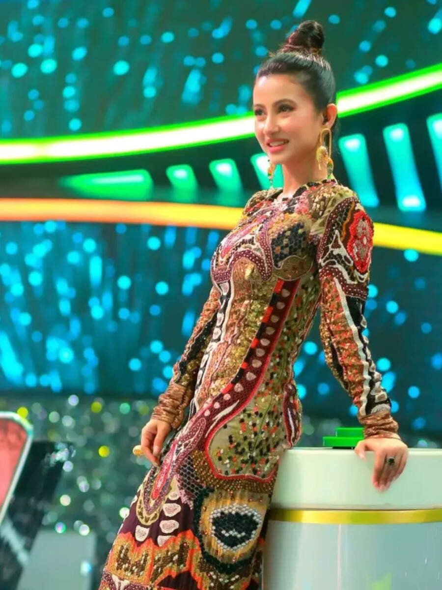 Latest fashion outings of Monami Ghosh on ‘Dance Dance Junior Season 3 ...