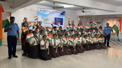 ICG, Kolkata interacts and distributes national flags among students ...