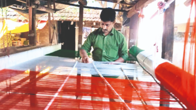 Red Fort: Weaver Wants His Unique Flag Unfurled From Red Fort ...