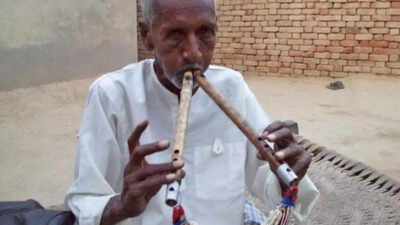 Punjab: Witness of partition, Algoza exponent Chuhar Khan, having faced ...