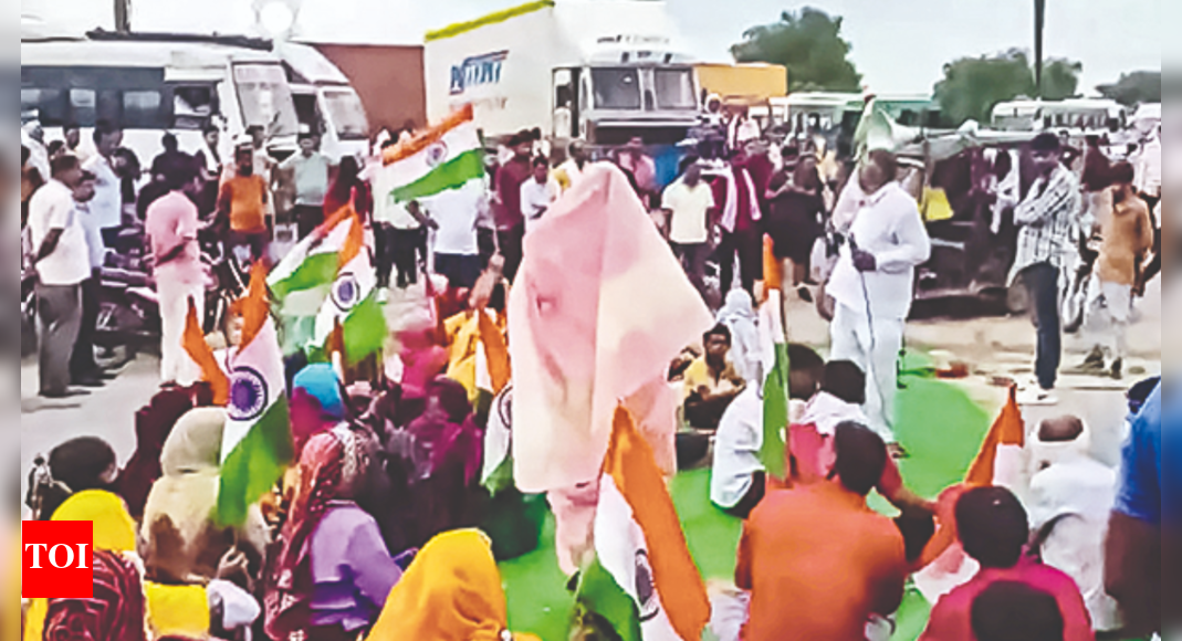 Manesar: Land Protest: Farmers Block Del-jaipur Highway For 2 Hrs ...