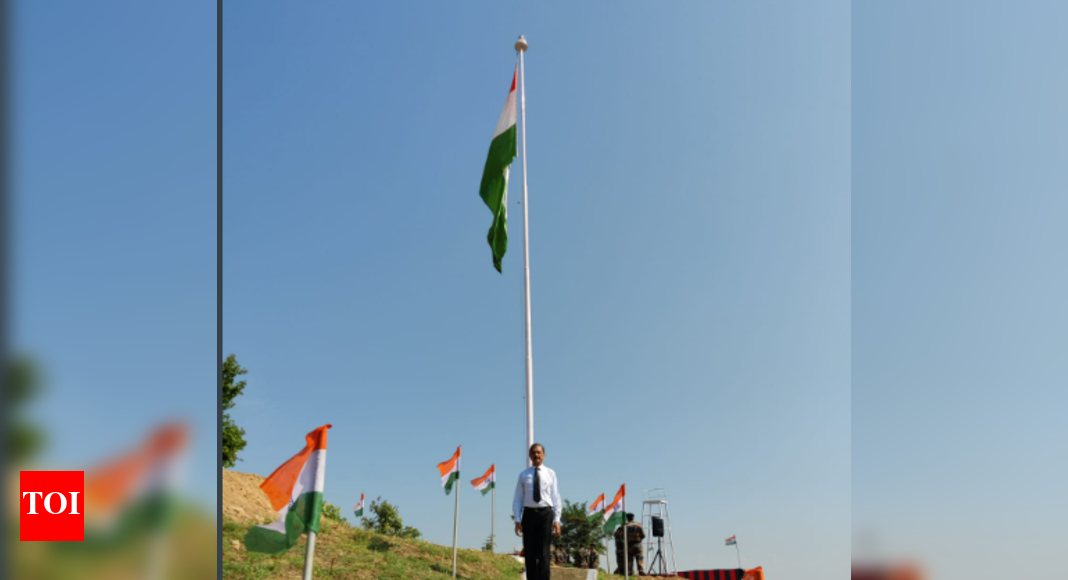 108-feet high flag installed by Army in J&K's Baramulla | India News ...