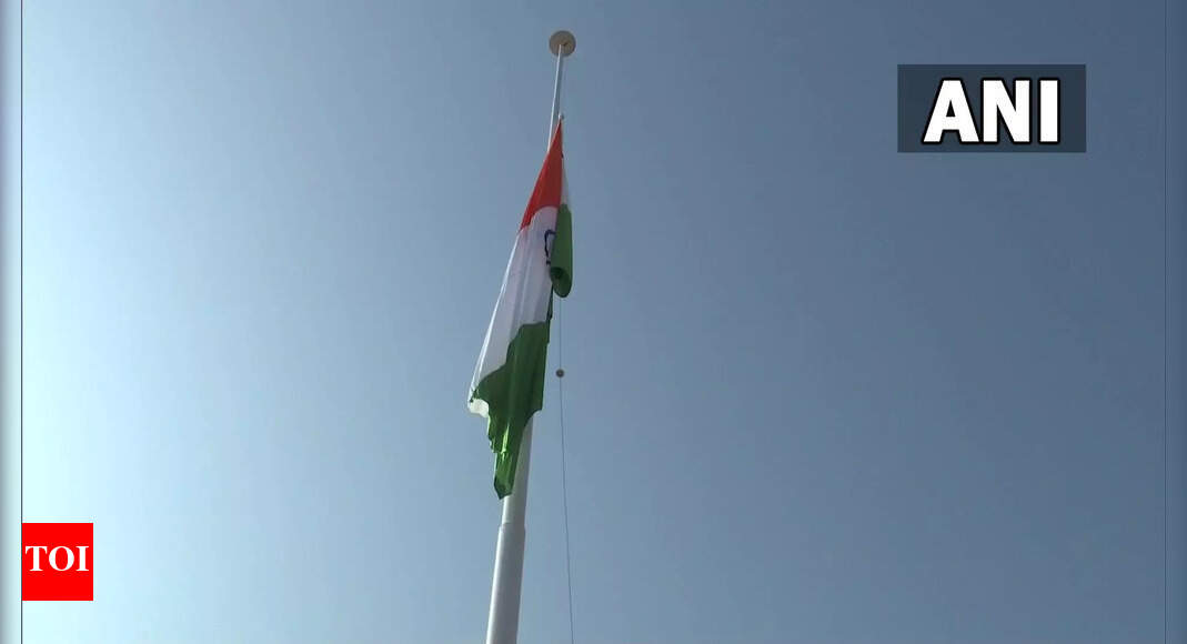 Army: J&K: 108-feet high flag installed by Army in Baramulla | Srinagar ...