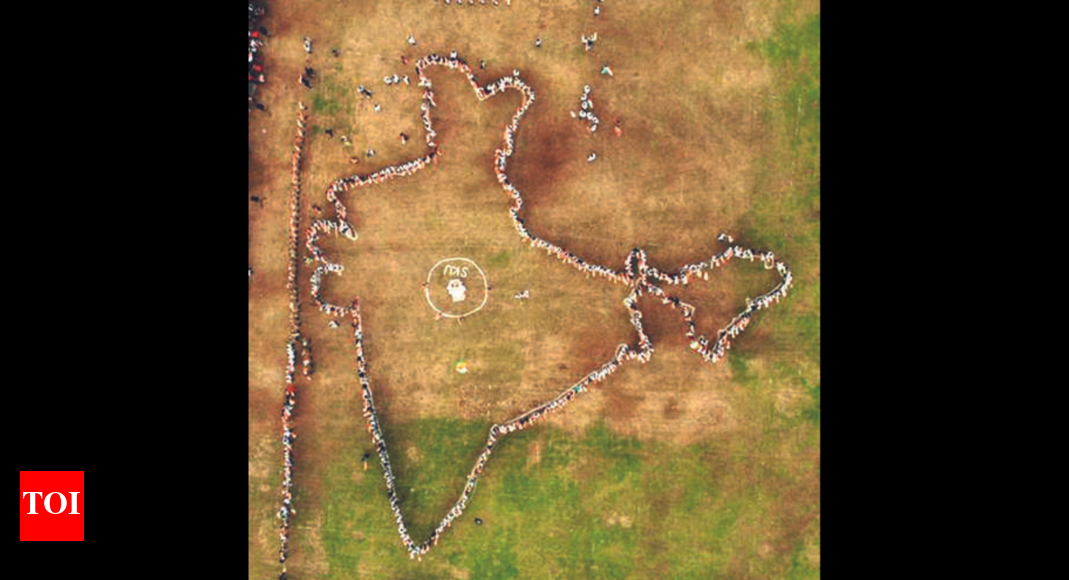 Students Join Hands To Celebrate I-day By Forming Map Of India | Bhopal ...