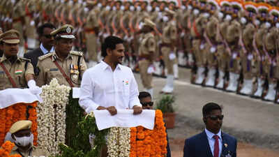 Jagan Mohan Reddy hoists national flag, mentions key issues in address | Vijayawada News - Times ...