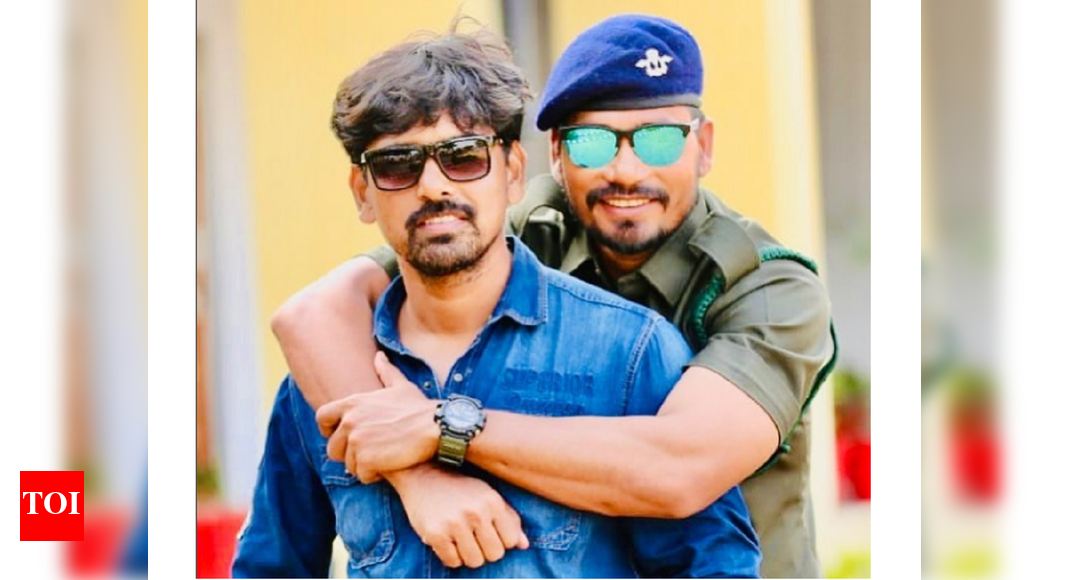 Pravesh Lal Yadav shares a photo with the director Manjul Thakur on his ...