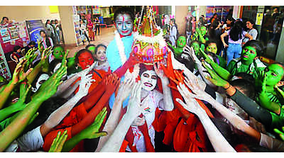 Dahi Handi: Dahi Handi Prize Pyramid Rises: 21l, Spain Visit For ...