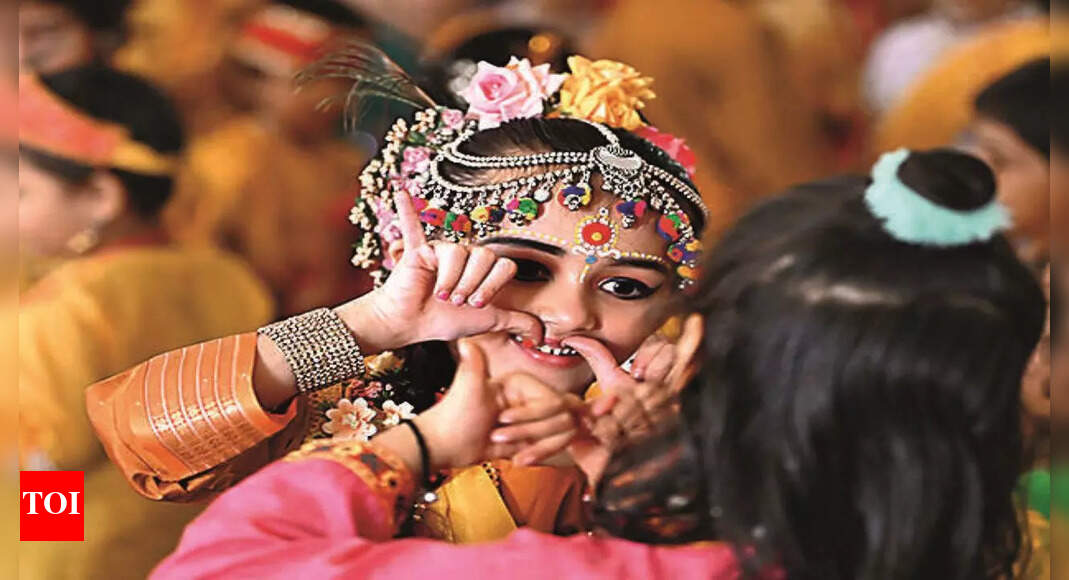 Quintessence Of Dahi-handi, Chants Of Hathi Ghoda Palki Engulf Bhopal ...