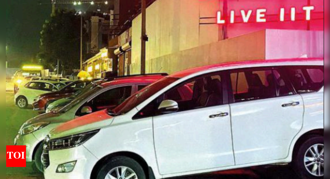 Pune: On Balewadi High Street, club valets park cars on footpaths ...