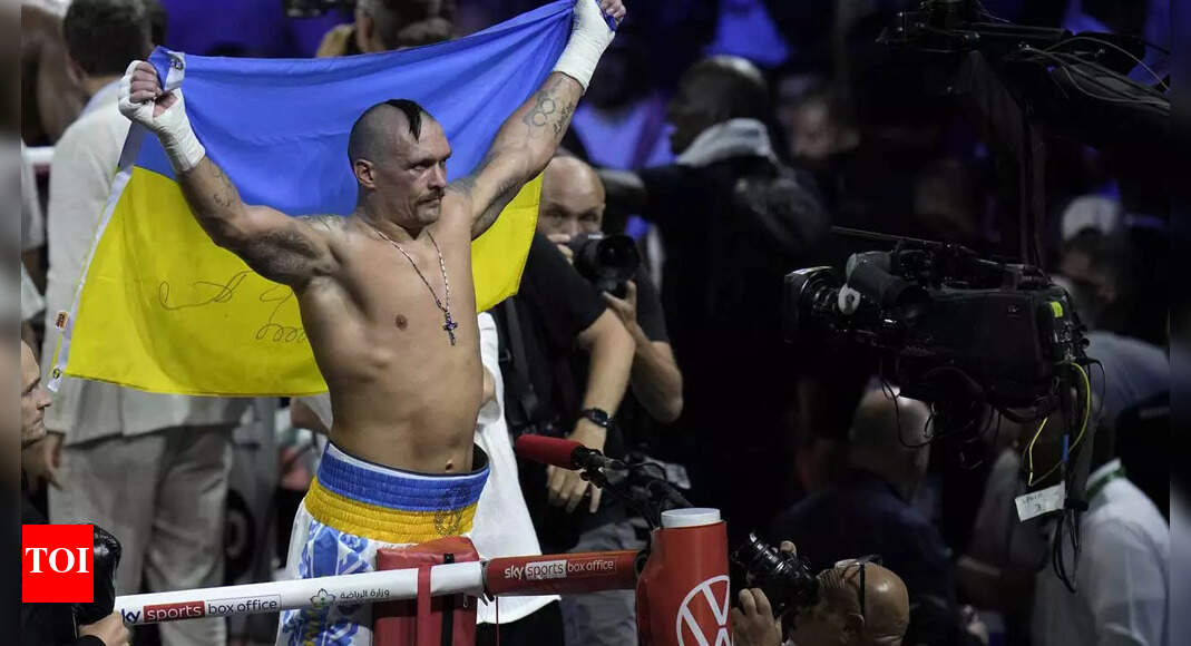 Oleksandr Usyk beats Anthony Joshua by split decision in heavyweight title fight | Boxing News ...