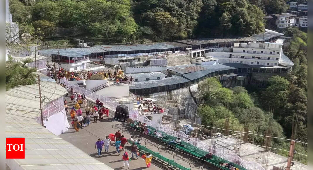 Vaishno Devi: Vaishno Devi Pilgrimage Resumes | Jammu News - Times of India