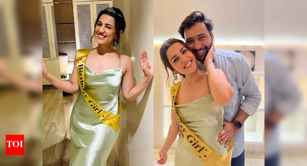 Maddam Sir fame Esha Kansara gets a sweet surprise form beau Siddharth ...