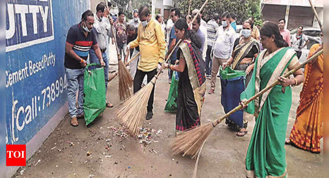 Civic Workers On Leave, Indoreans Show Up With Brooms For Swachh Sweep ...