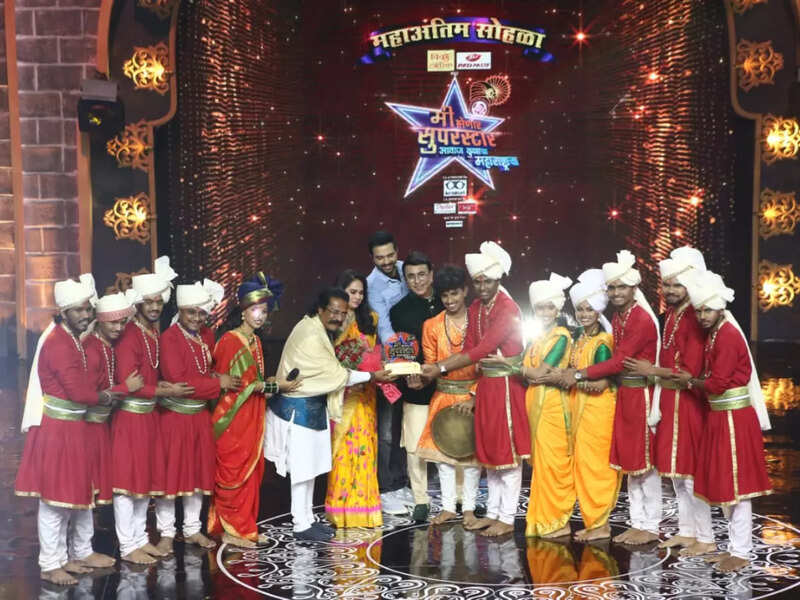 Me Honar Superstar winner: 'Lokakaleche Shiledar' group lifts the ...