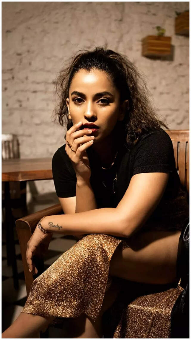 Seetha Photos | Seetha Images | Seetha Pictures | Times of India ...