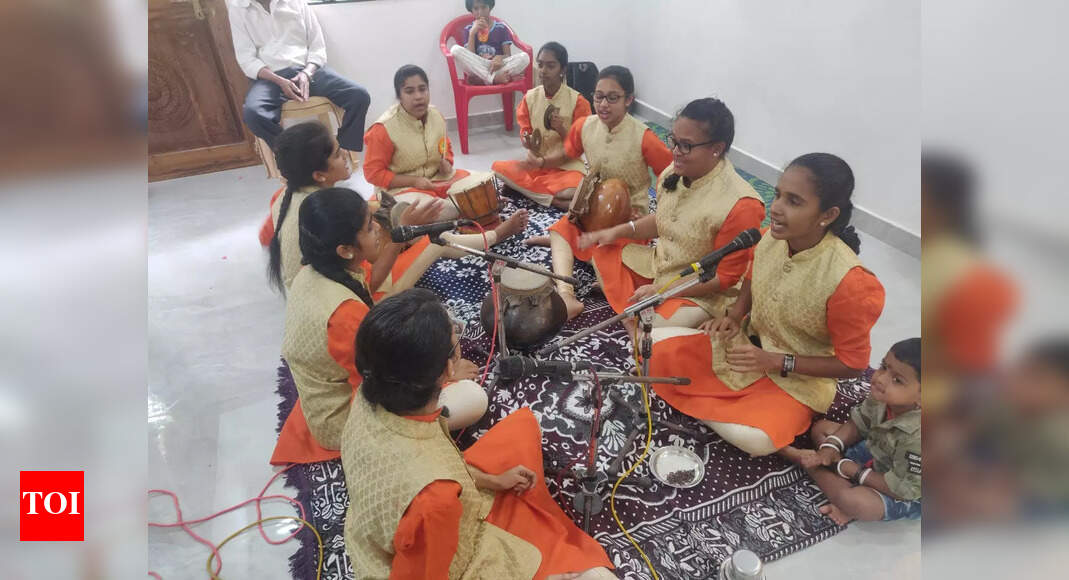 Women take part in age-old ghumot aaratis | Events Movie News - Times ...