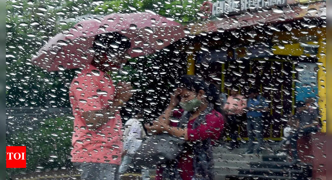 Short, but intense rain spell in Delhi | Delhi News - Times of India