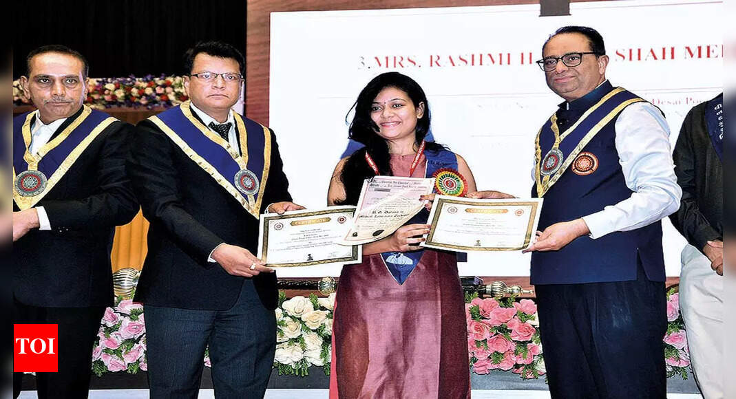 Vnsgu: 27k+ Students Get Degrees At Vnsgu Special Convocation | Surat ...