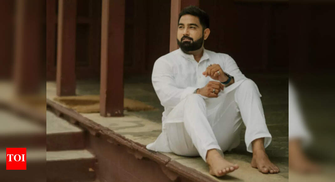 Bhumik Shah recreates Narsinh Mehta’s song 'Vaishnav Jan To'- Exclusive ...