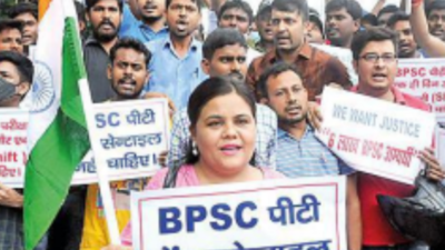 Bihar: Aspirants protest change in BPSC examination pattern | Patna ...