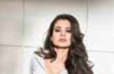 Ameesha Patel signs Priyadarshan as second director | Hindi Movie News ...