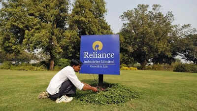 Reliance to stream AGM on virtual reality platform, five social media ...