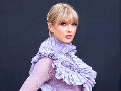 Taylor Swift announces new album at MTV VMAs | English Movie News ...