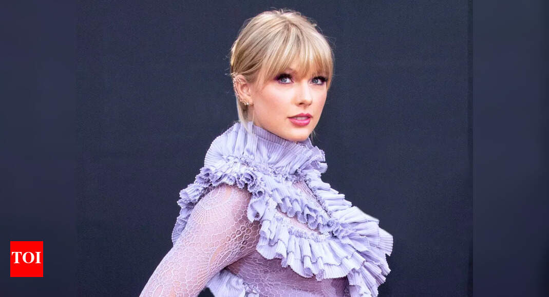 Taylor Swift announces new album at MTV VMAs | English Movie News ...