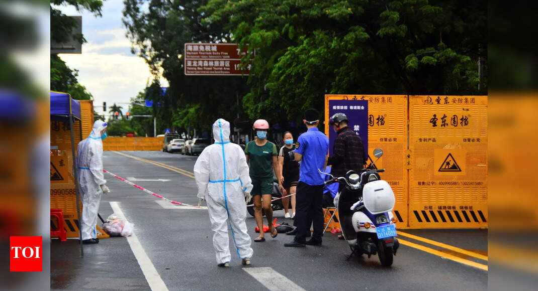 'It felt like my insides were crying': China Covid curbs hit youth ...
