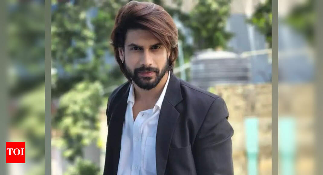 Uron Tubri’s Arjun aka Swastik Ghosh turns a year older - Times of India